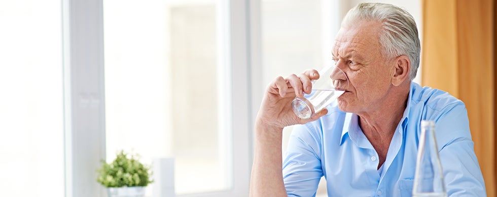 elderly-man-with-dysphagia-drinking-thickened-water